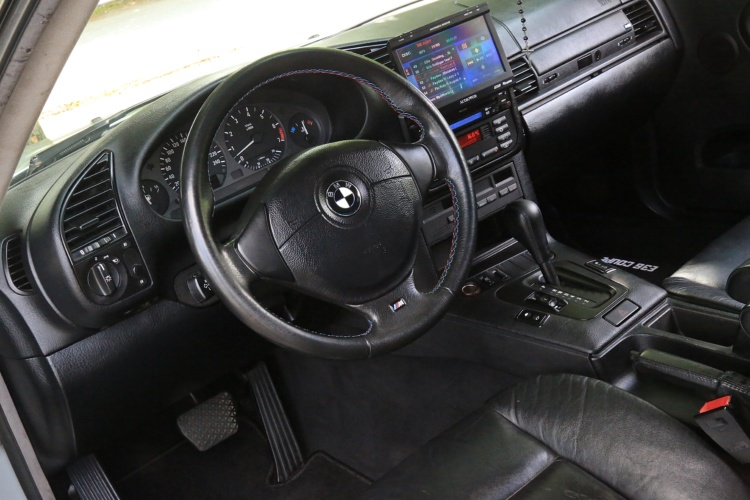 BMW E36 Coupe M-Paket 320i Innenraum - BMW SCENE LIVE Magazin