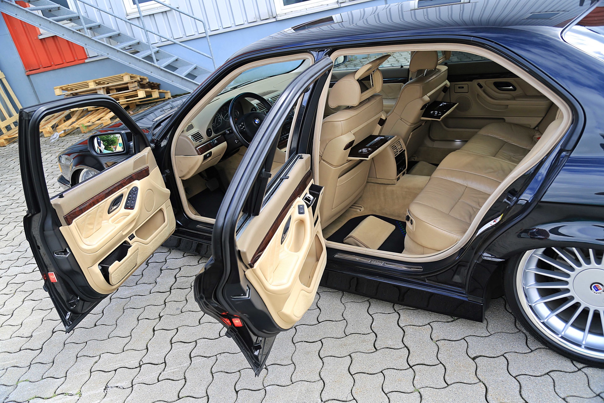 Klassischer E38 in extra lang & extra tief - BMW SCENE LIVE Magazin