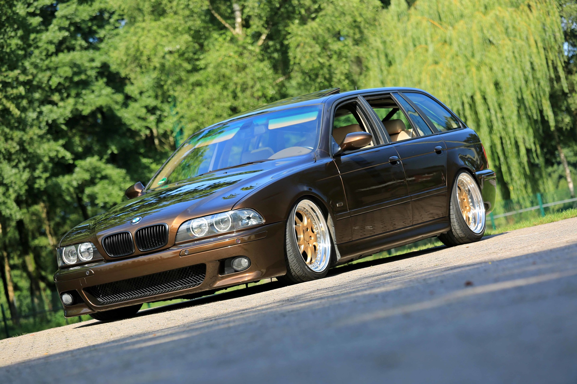 Edler Chic für den E39 Touring - BMW SCENE LIVE Magazin